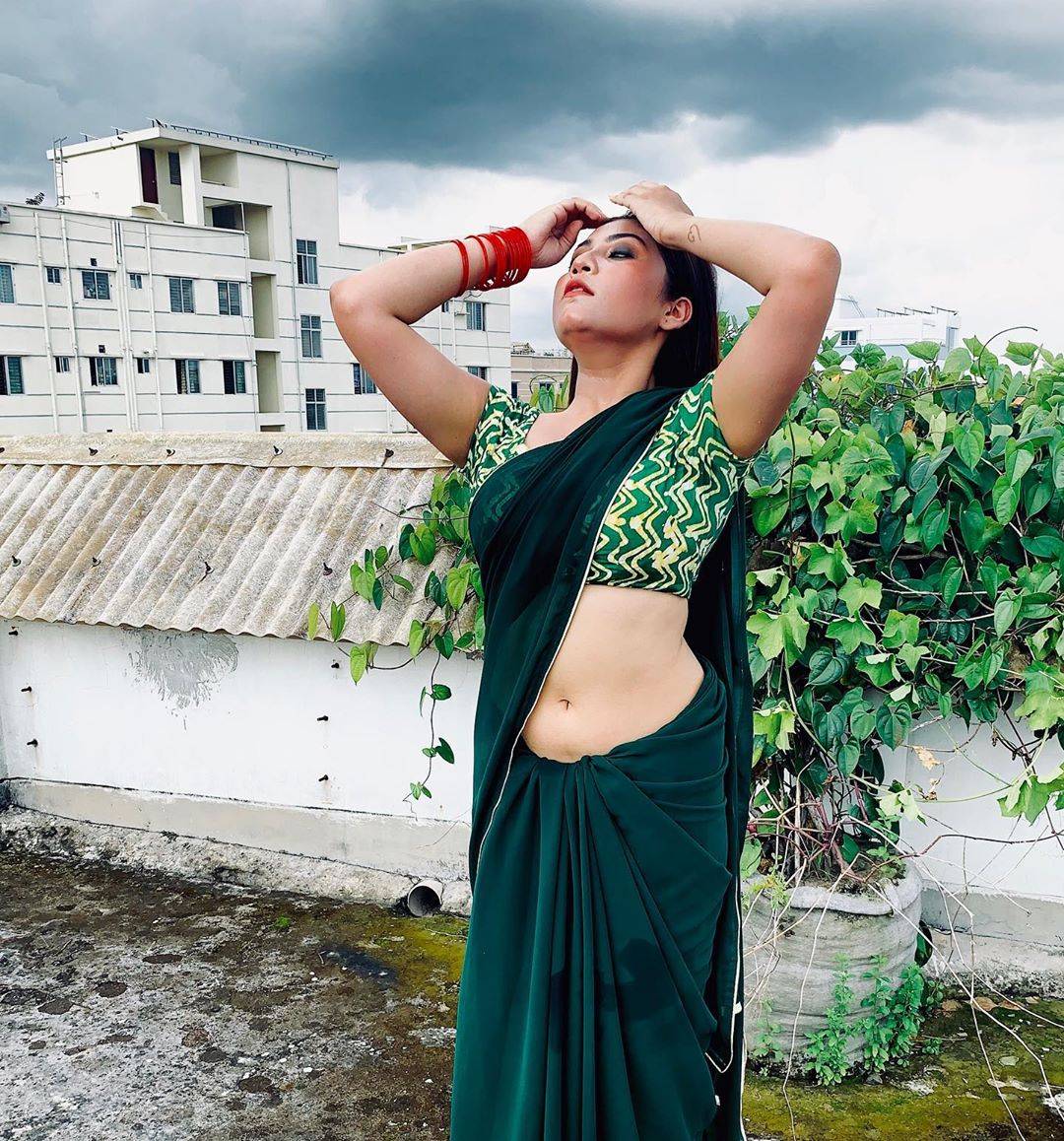 Deshi insta hoe | Scrolller