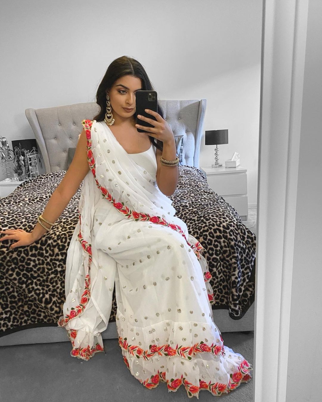 Desi Australian Beauty In White Saree Scrolller