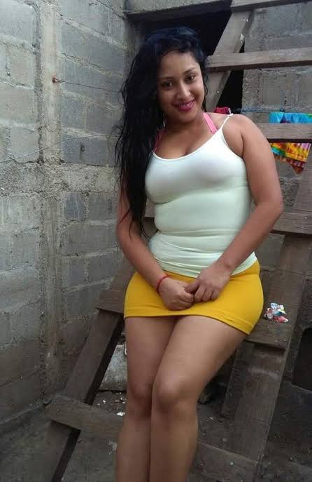 Desi Curves | Scrolller