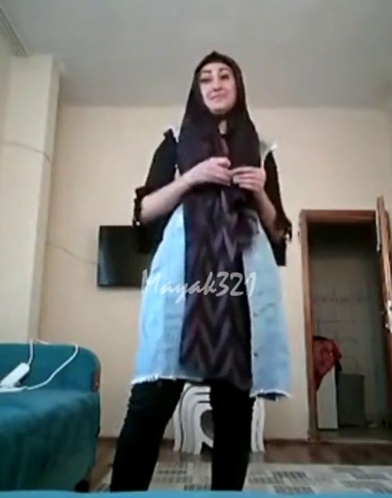 Desi Girl Take Off Her Clothes And Show Her Natural Beauty (link in comment) | Scrolller