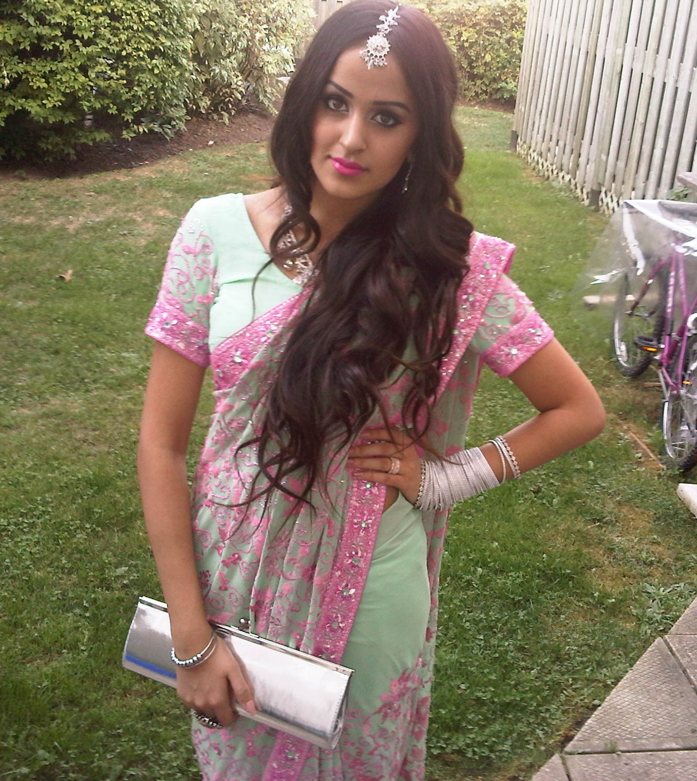 Desi H0T NRI 🥰🥰 ️ ️ HER FULL ALBUM IN COMMENT 🔥🔥👇👇👇 | Scrolller