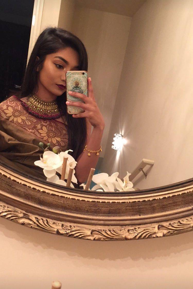 Desi Selfie Scrolller