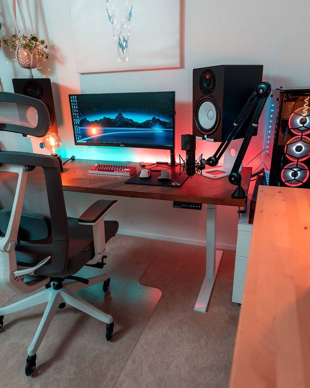 Desk Setup - Streamer Ergonomics Edition | Scrolller