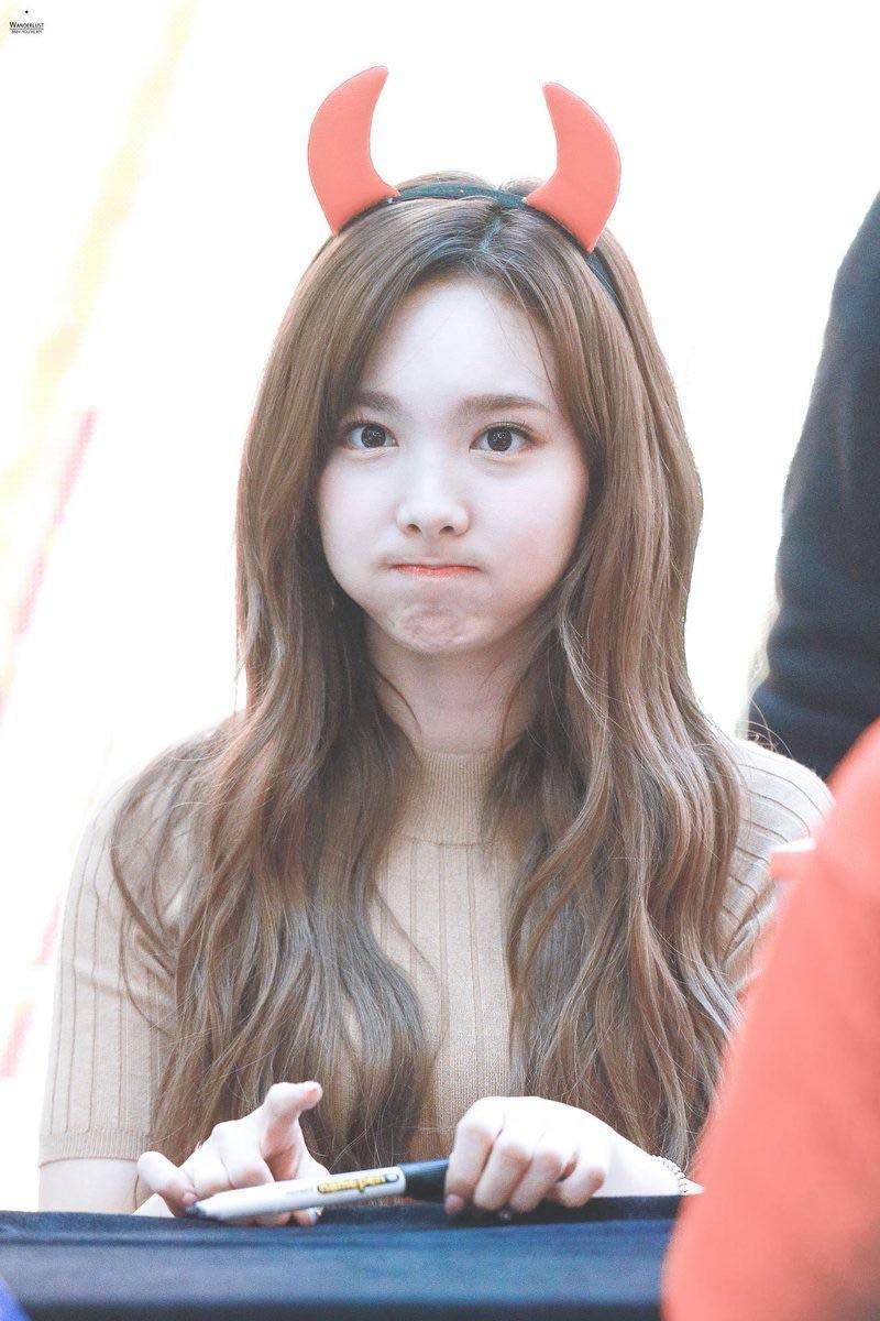 devil nayeon | Scrolller