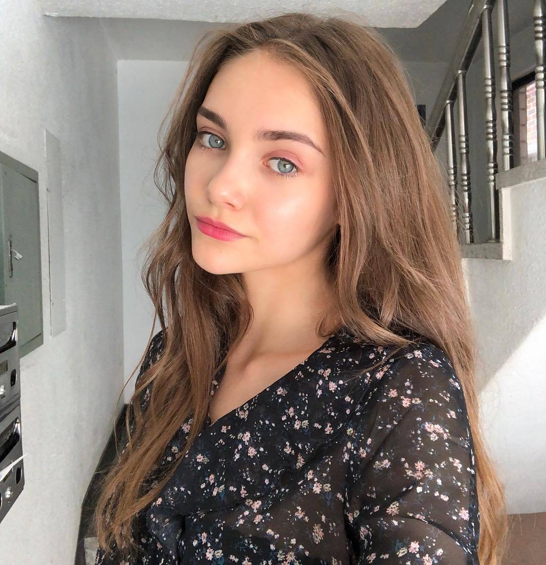 Diana Herasymuk | Scrolller