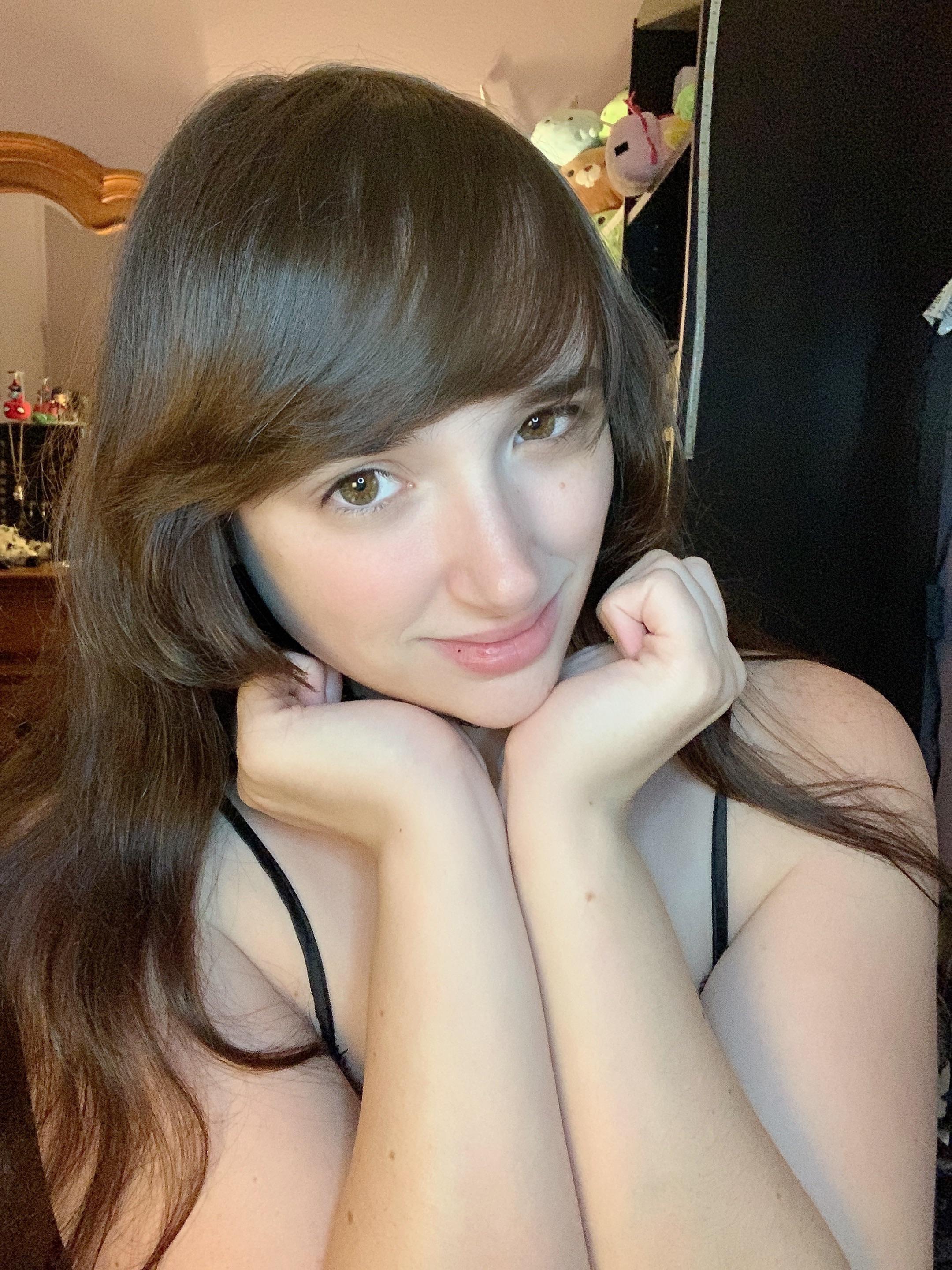 Did a shoot earlier and I love how this one came out ️ [24f] | Scrolller