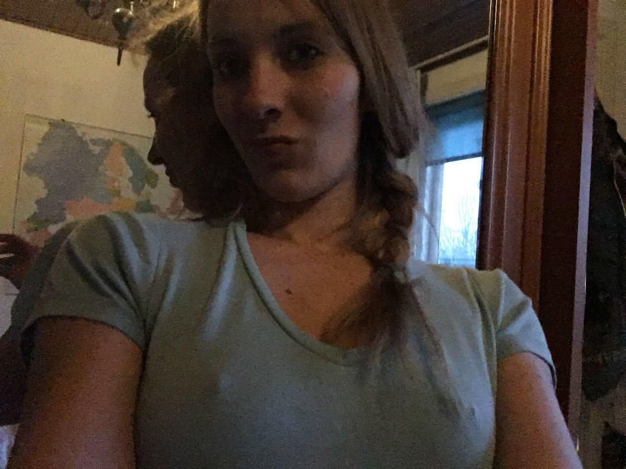 Dim light selfie | Scrolller