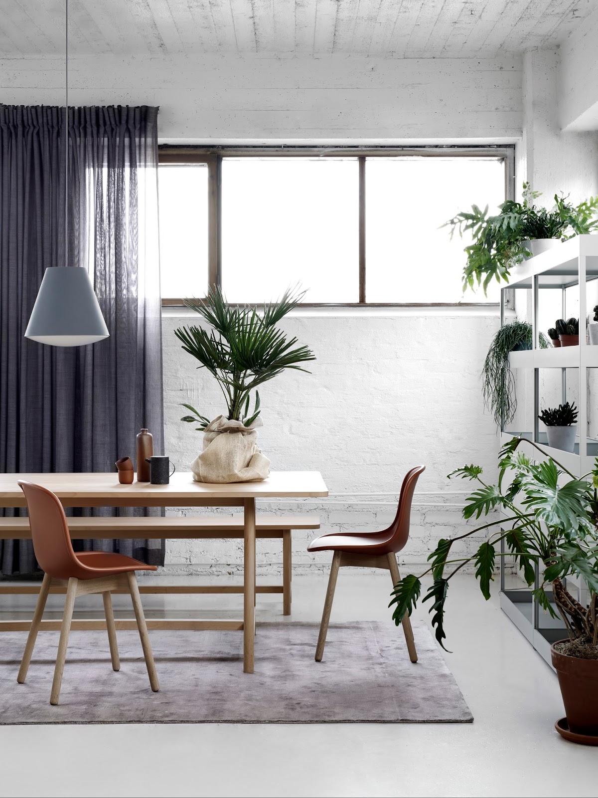 Dining table | Scrolller