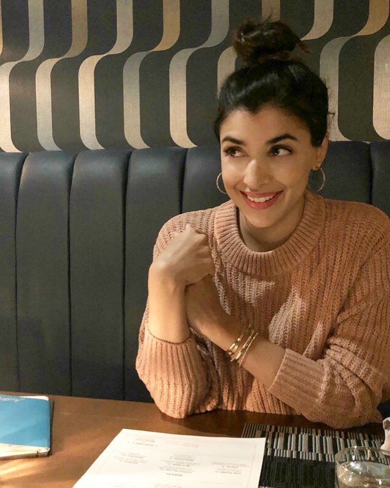 Dinner Date? | Scrolller