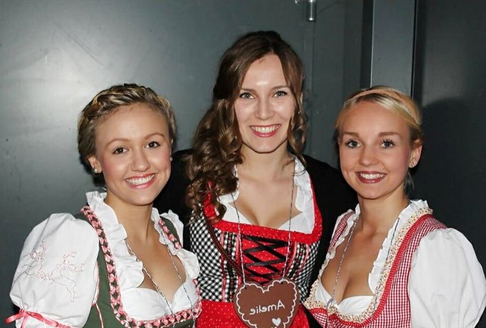 Dirndl girls | Scrolller