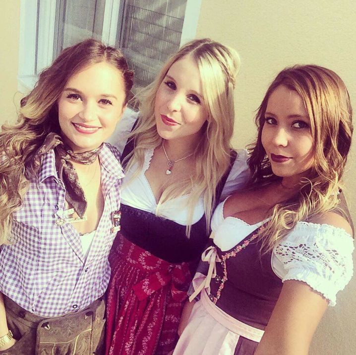 Dirndl selfie | Scrolller