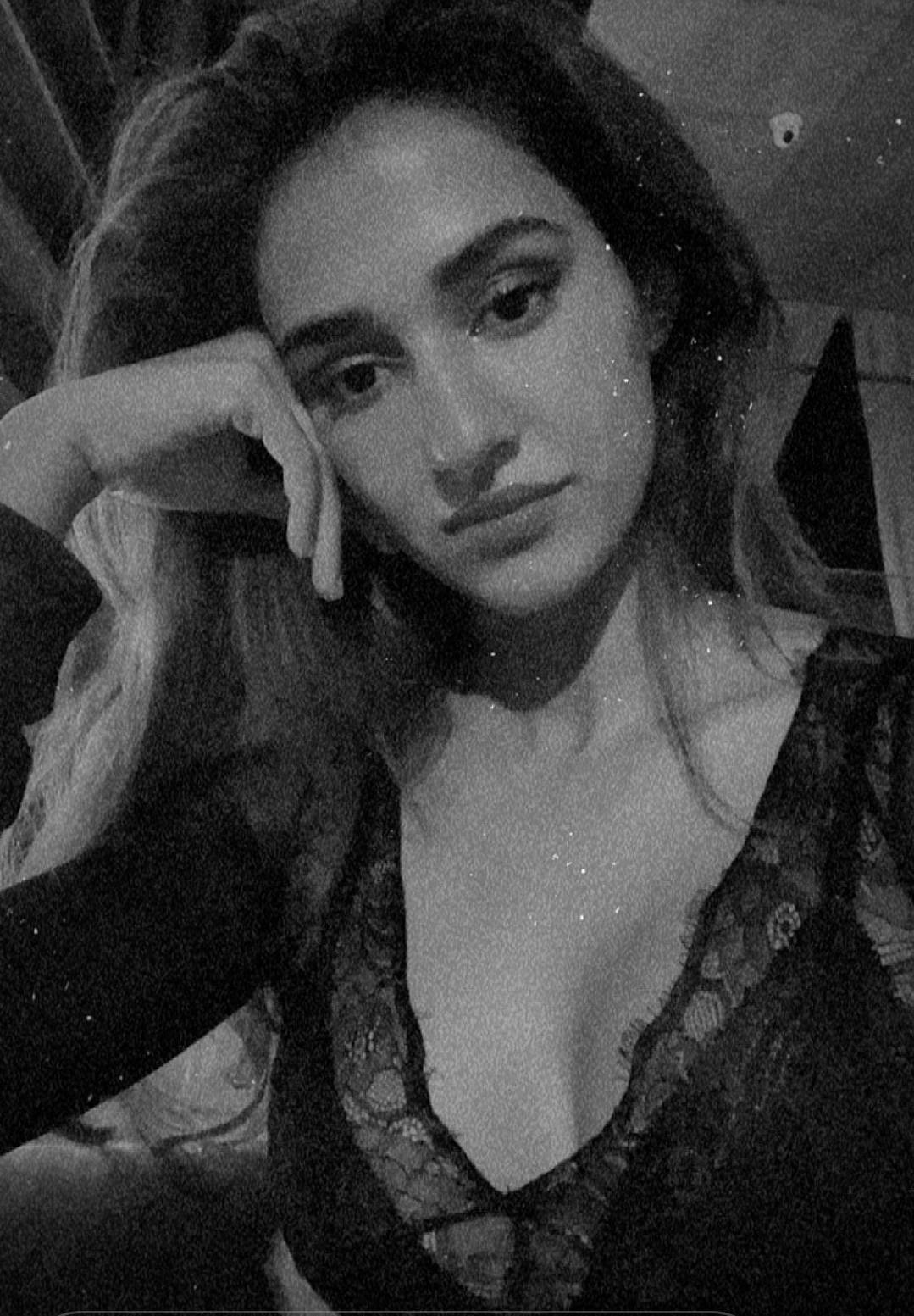 Disha Patani teasing us with slight cleavage show | Scrolller