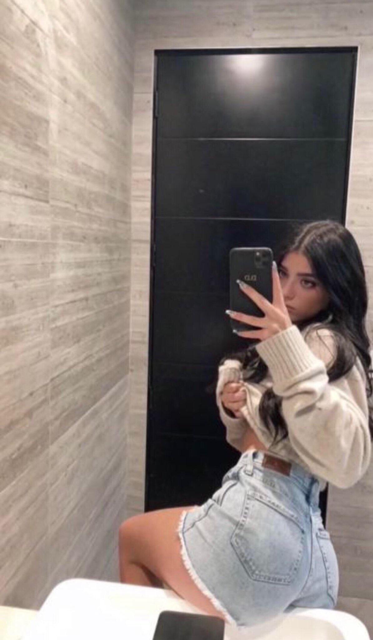 Dixie D'Amelio | Scrolller