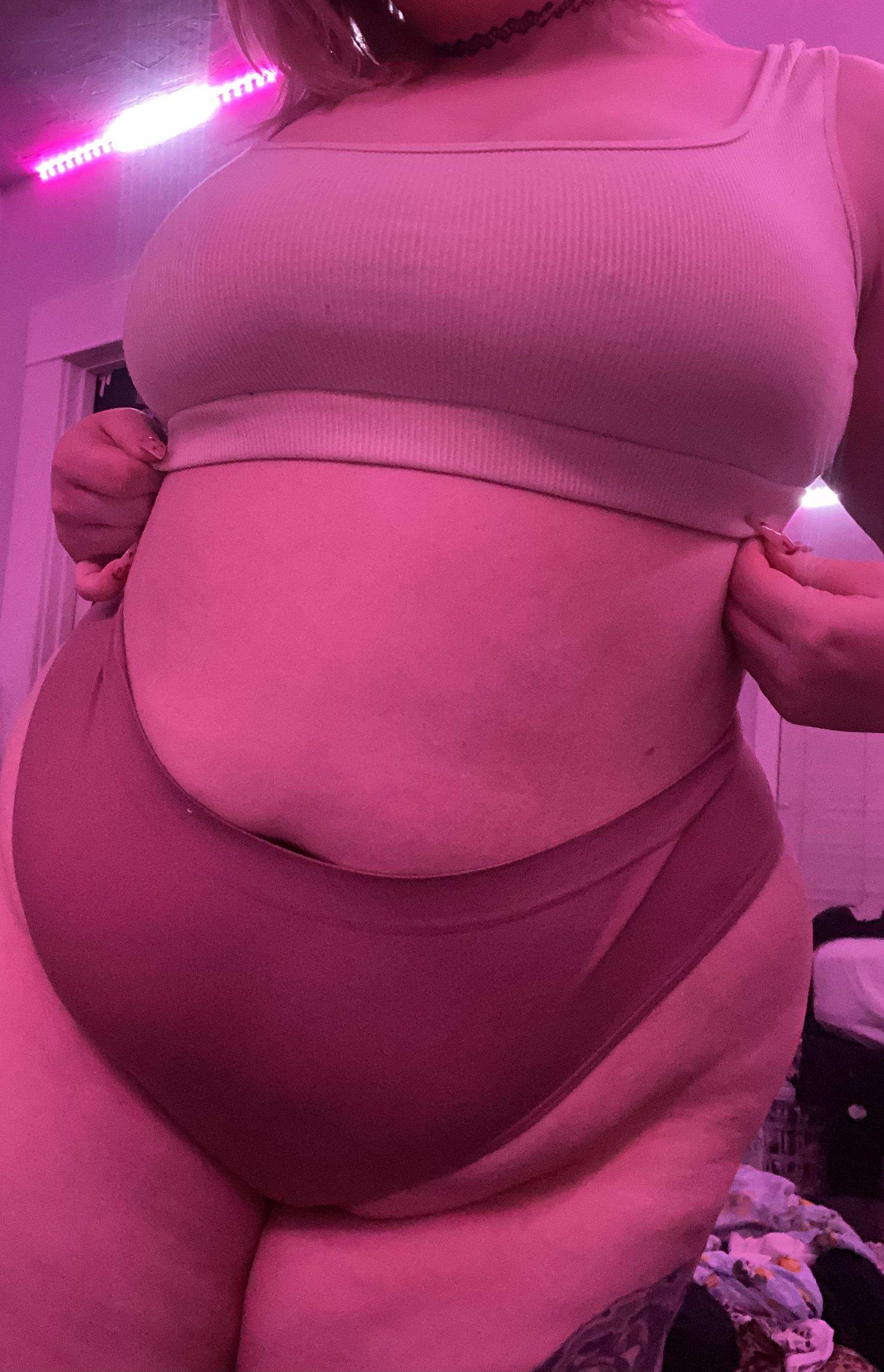 Do I fit the chubby criteria? 22f | Scrolller