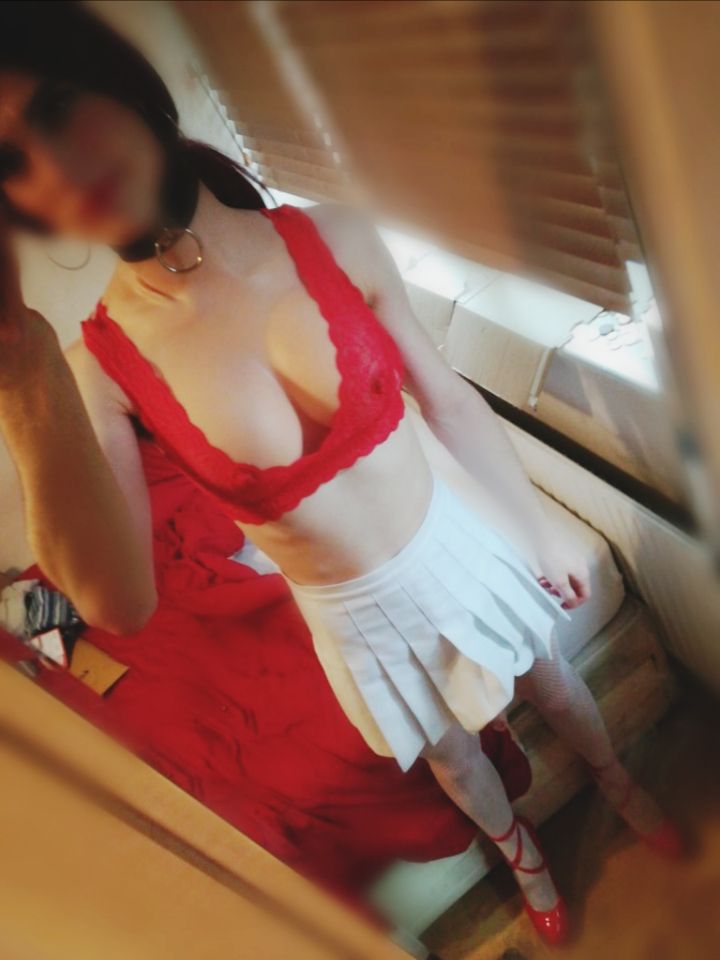 Do I look cute for Summer? ️ | Scrolller