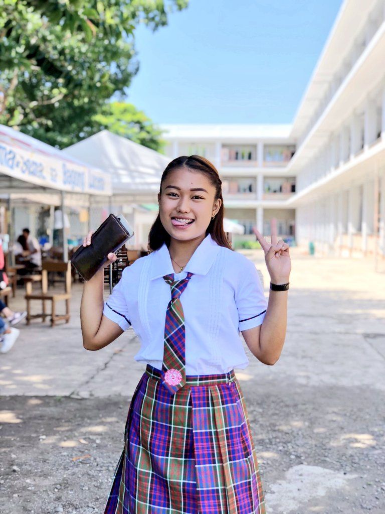 do i look like a good school girl? 😂 | Scrolller