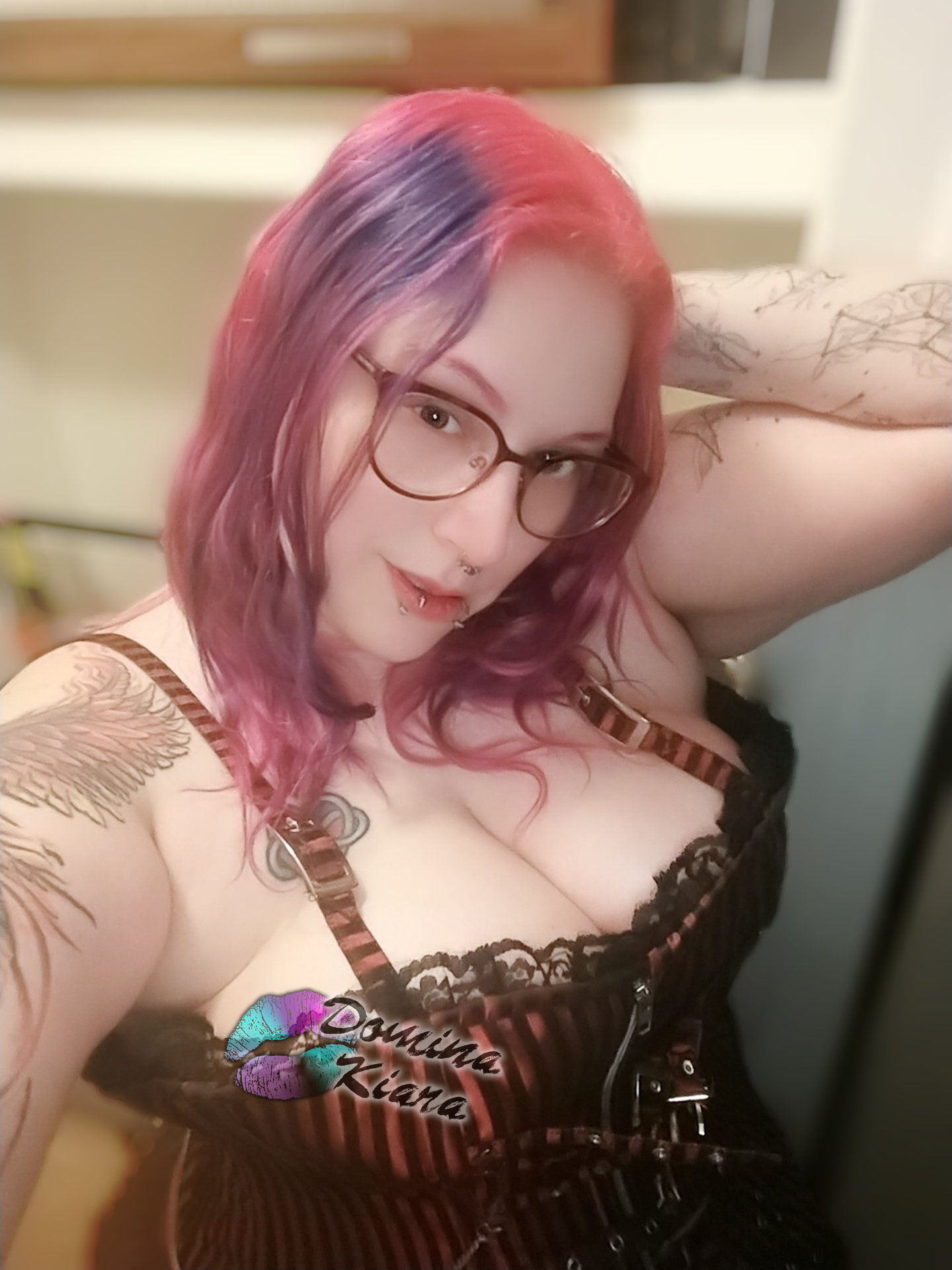 Do My Curves Look HOT in My New Corset? | Scrolller