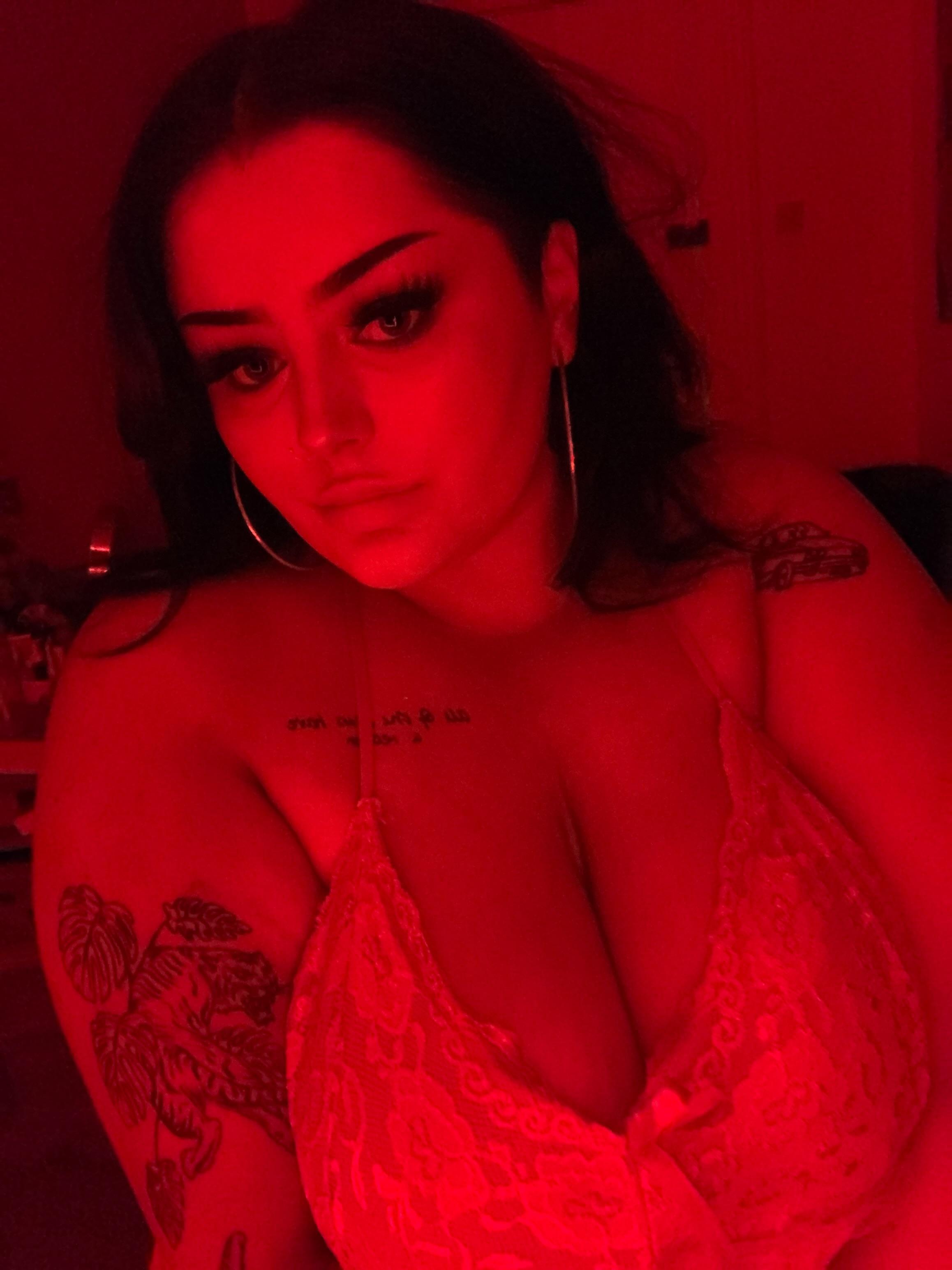 do you find me attractive? | Scrolller