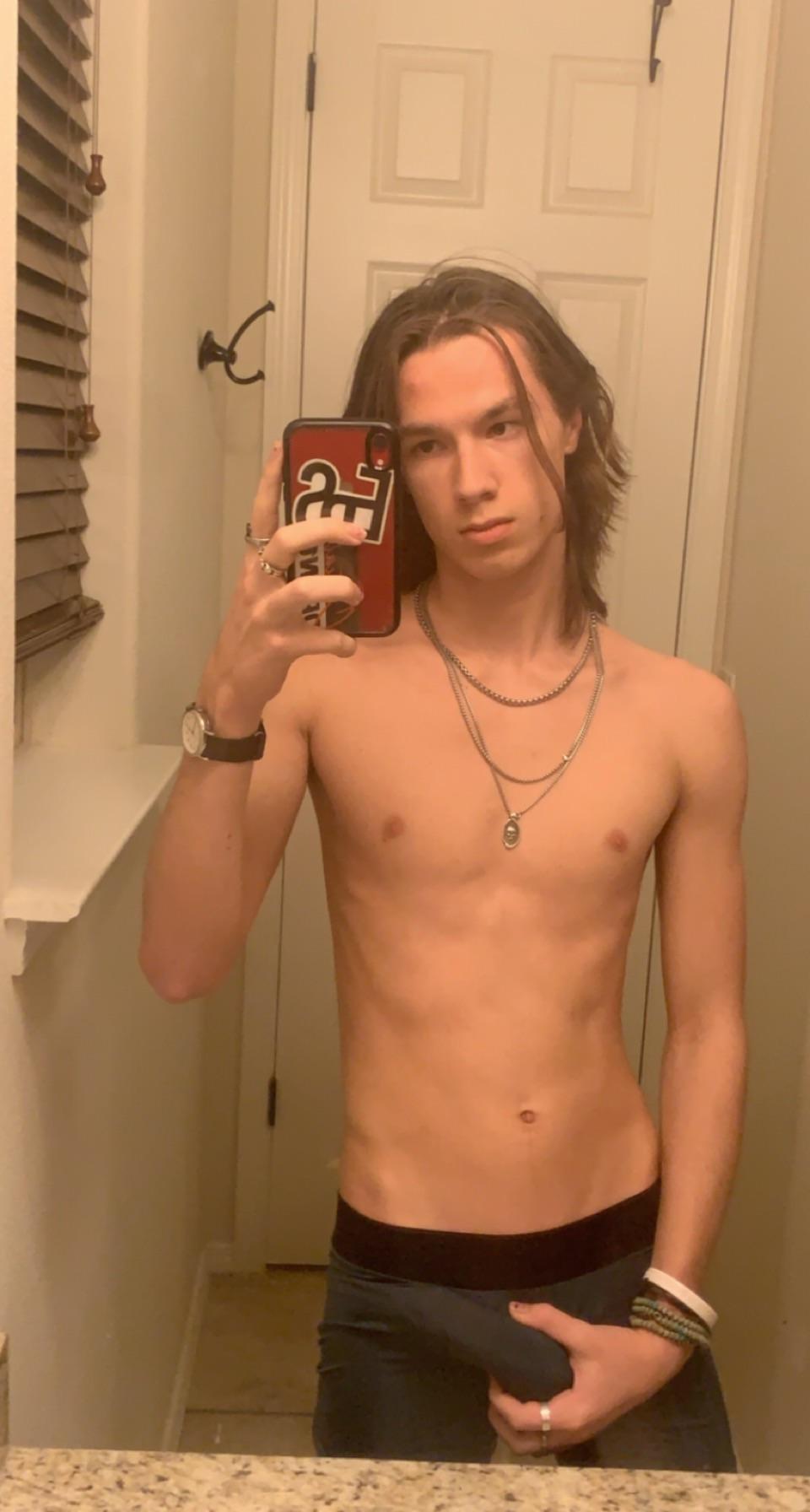 Do you like my bulge? | Scrolller