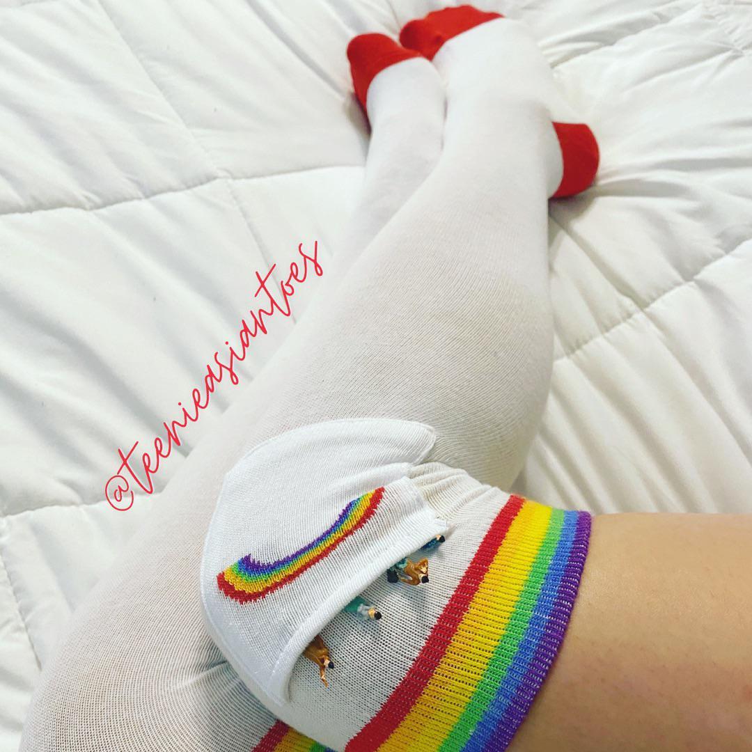 Do you like my new socks? | Scrolller