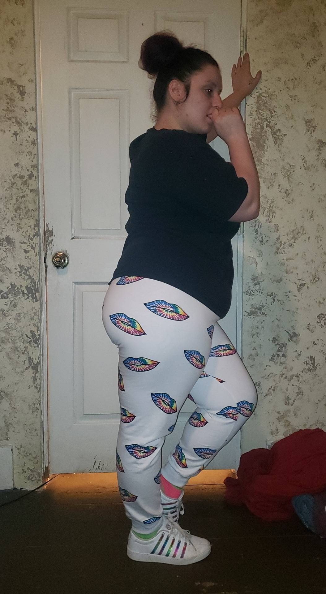 Do you like my pants?? 🌈 | Scrolller