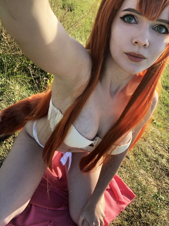 Do you like my tail? ^^ Evenink_cosplay as Holo | Scrolller