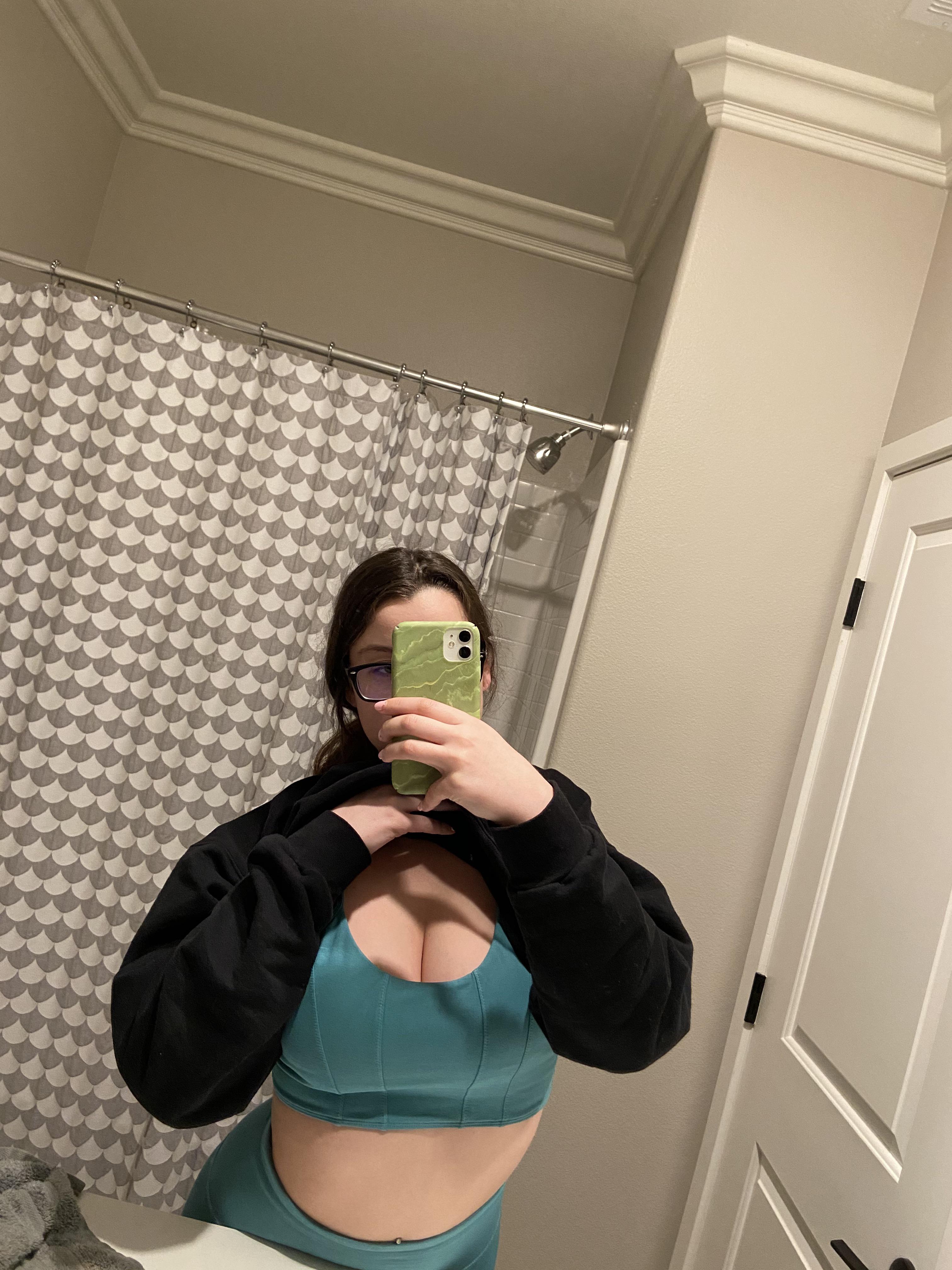 would you bust on my titties? | Scrolller