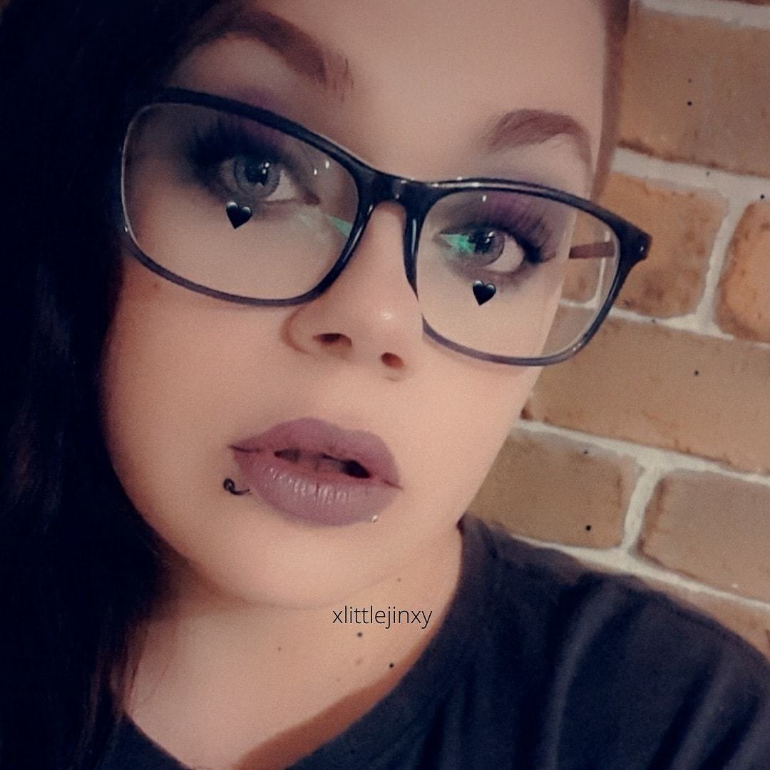 Do you like nerdy goth girls? 👉👈🖤 | Scrolller