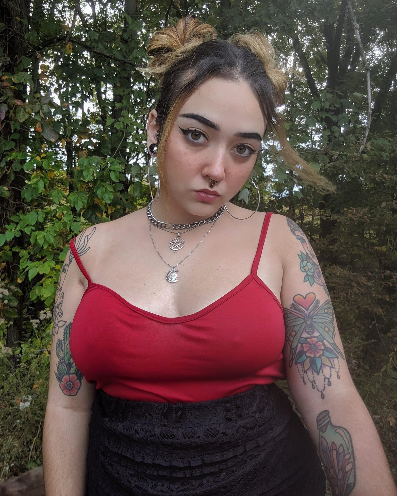 Do you like thick alt girls? | Scrolller