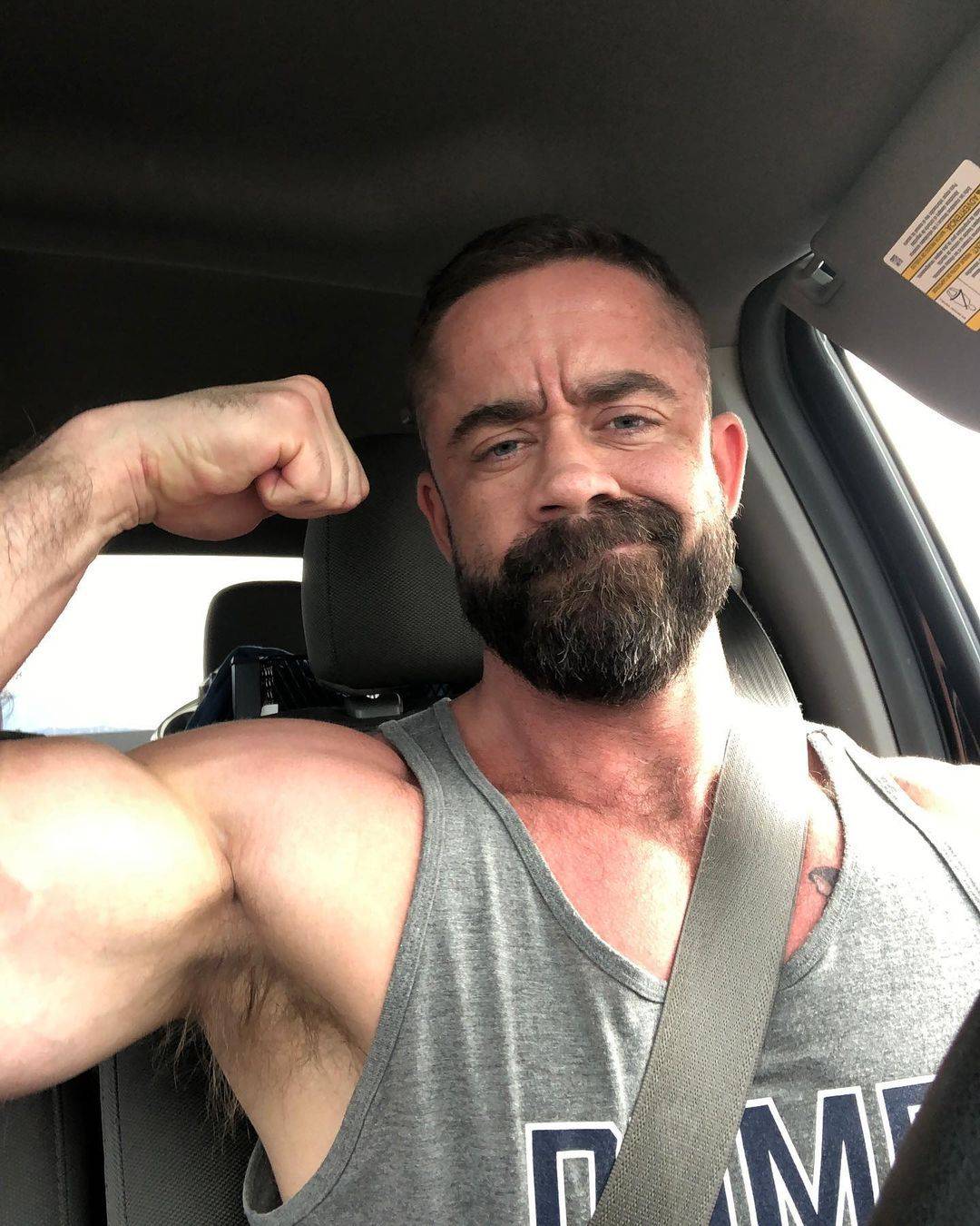 Do you now what's his name? I wanna lick his biceps and hairy pits so much 😍 | Scrolller