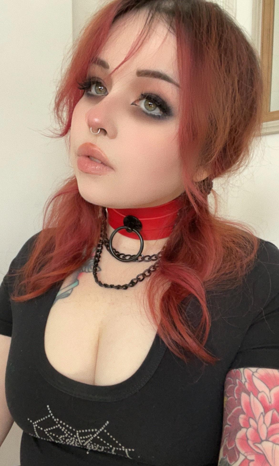 do you want to put a little collard goth girl on a leash? | Scrolller