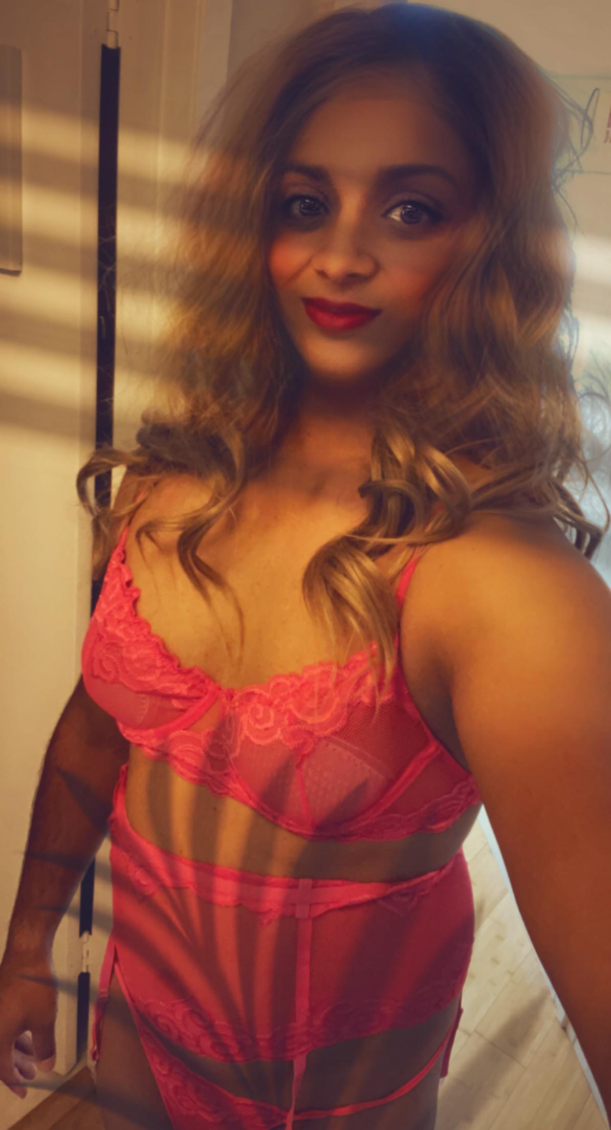 Does any bbc wana own this sissy .. 33 sissy from Cali | Scrolller