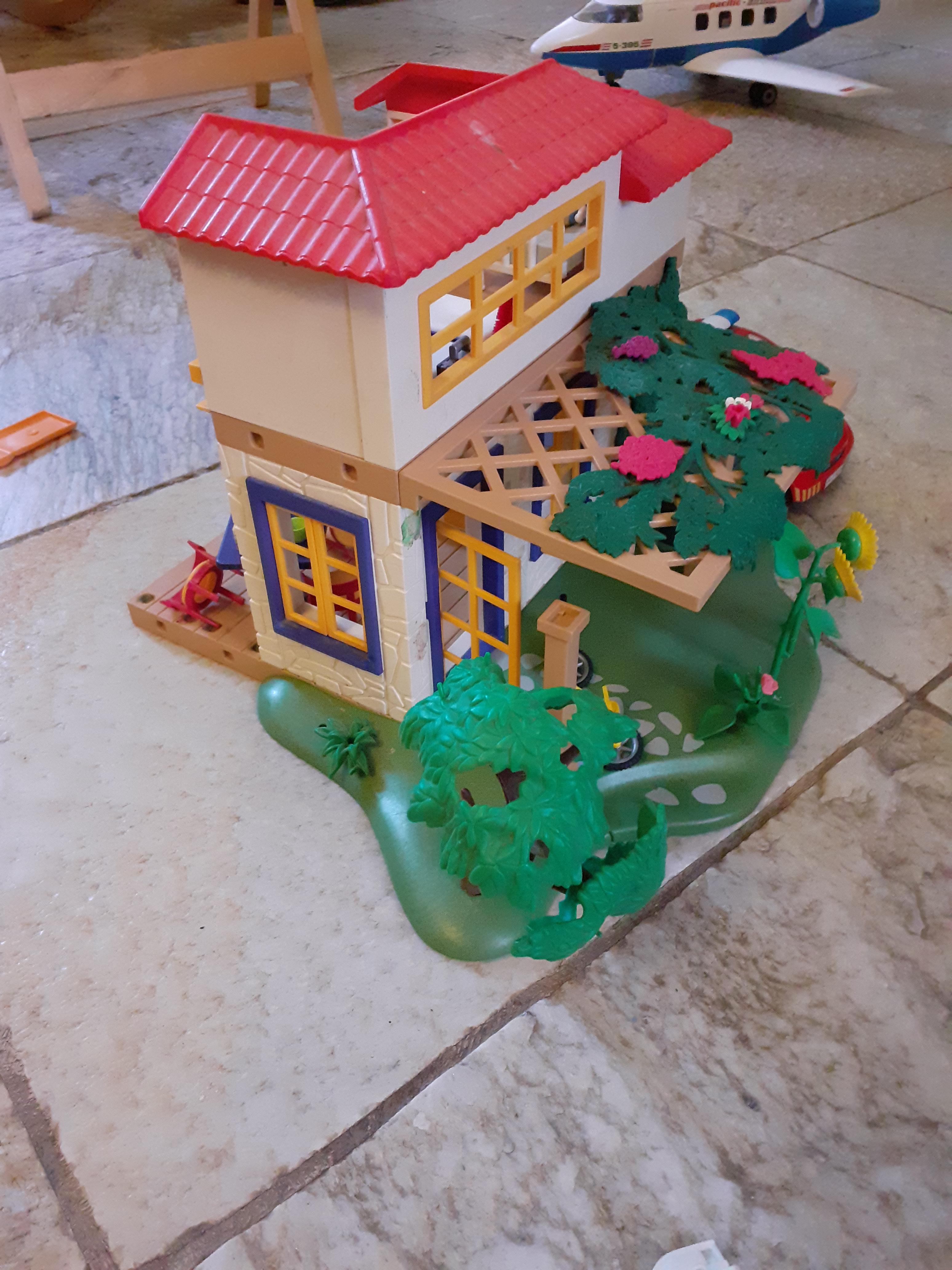 Does anybody know this houses set number? | Scrolller