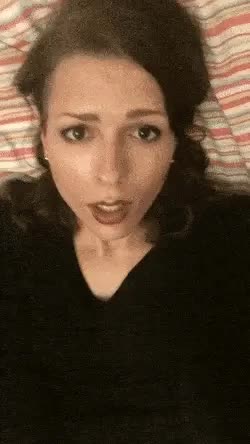 Does anyone know her name? | Scrolller