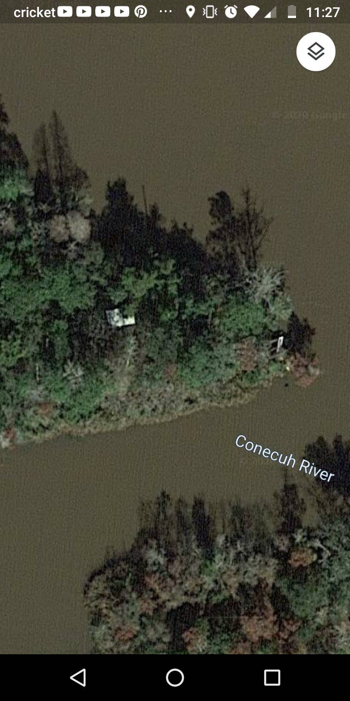 Does anyonec know what this abandoned shack on the Escambia river is? 30.5543125, -87.2102512 ...
