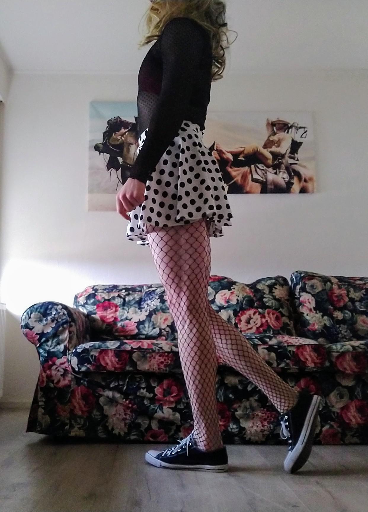 Does that look like punk or rock n roll 🤔 | Scrolller