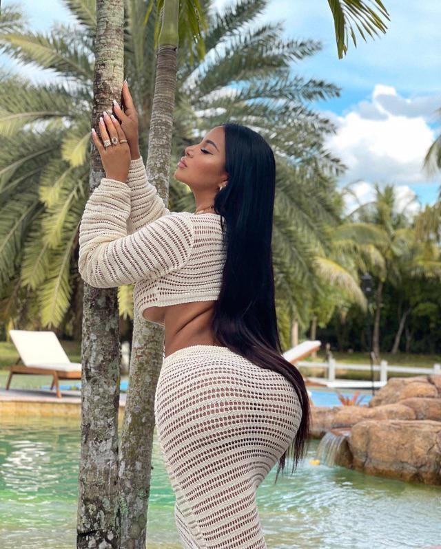 Dolly Castro | Scrolller