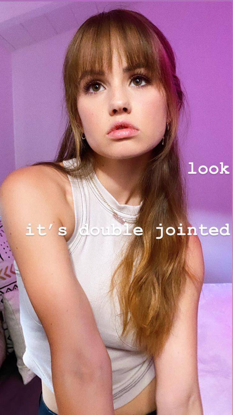 Double jointed | Scrolller