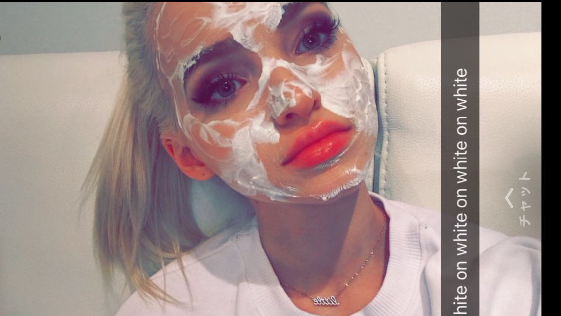 Dove Cameron is practically begging for all of us to cover her little face with sticky cum ...