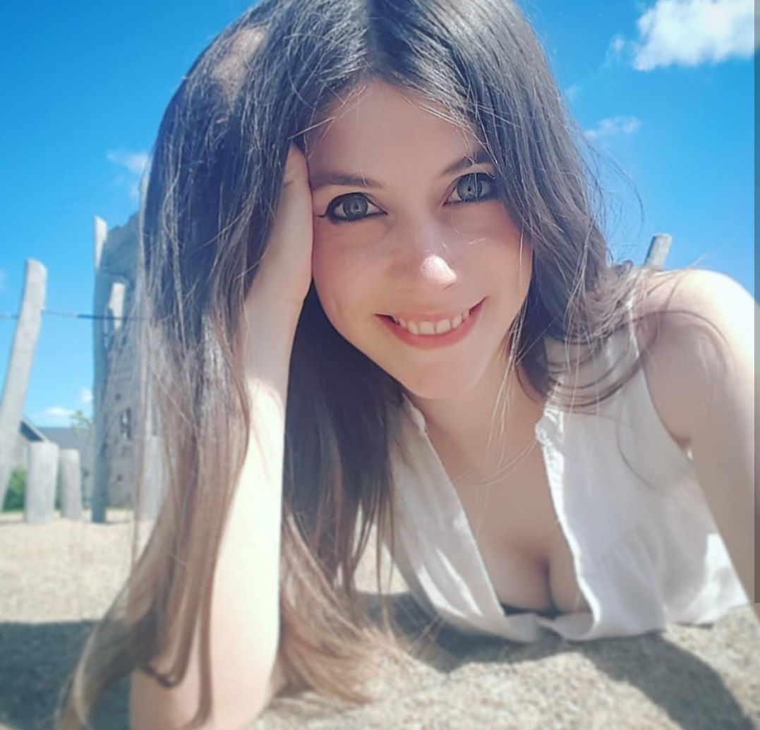 Downblouse. | Scrolller