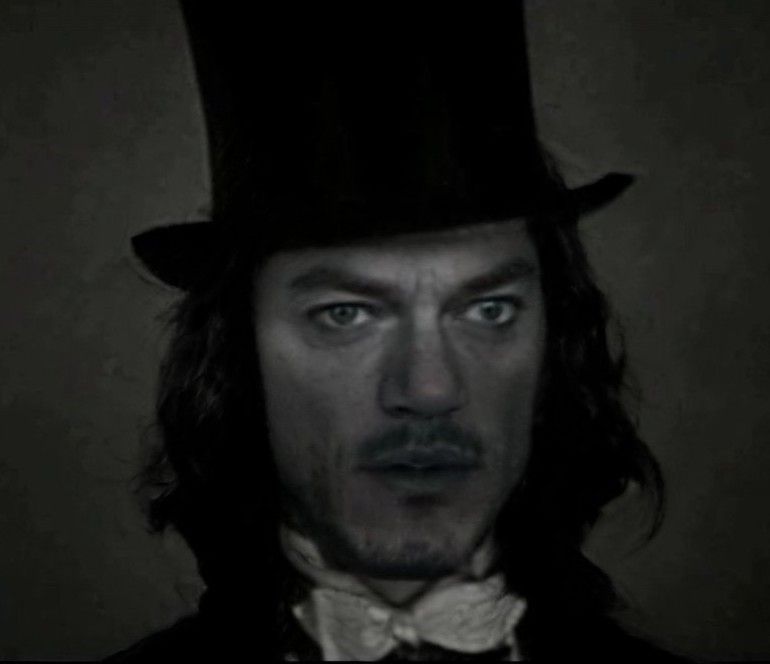 Dracula 1931 but it's luke evans | Scrolller