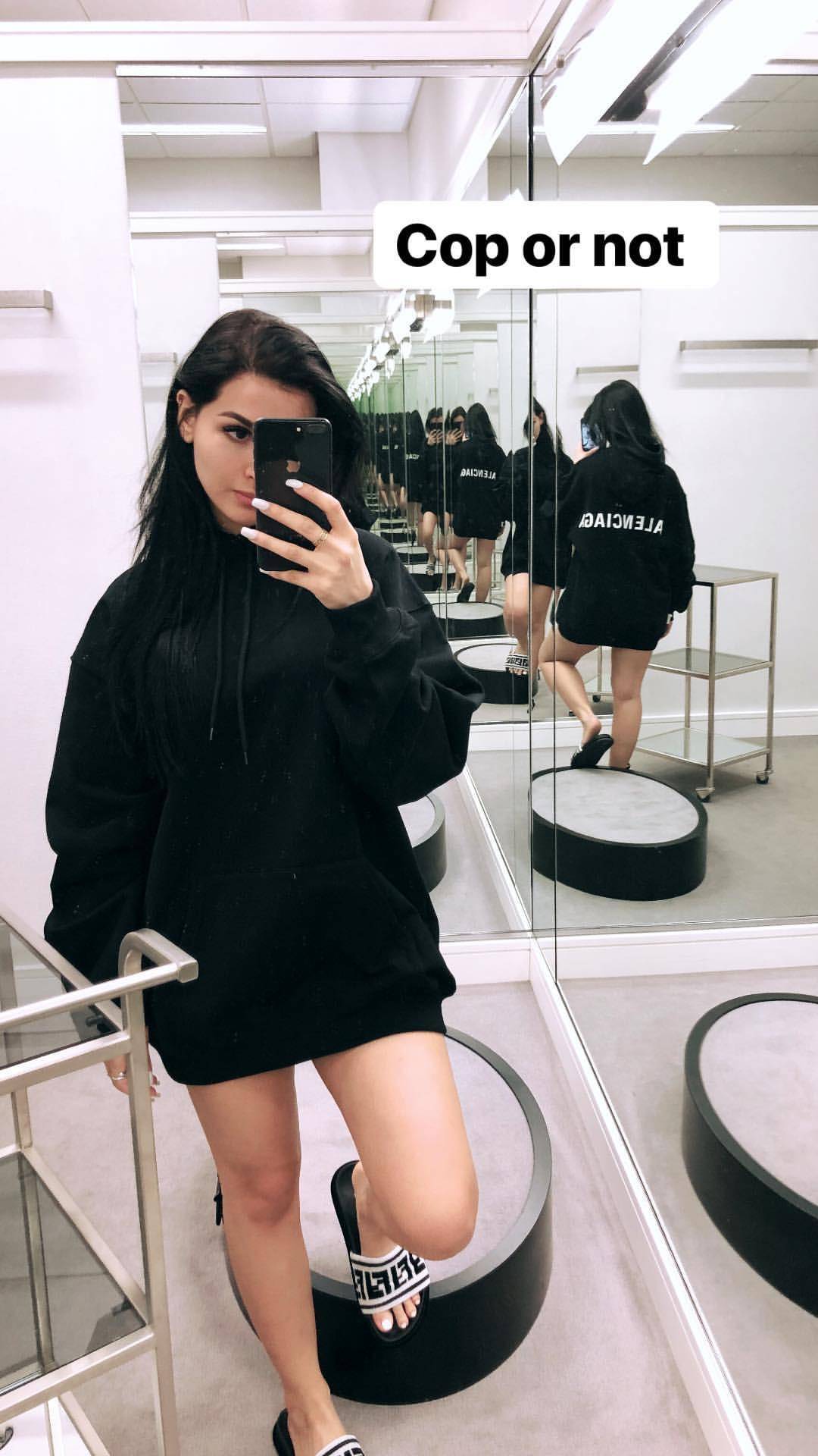 Dressing room | Scrolller