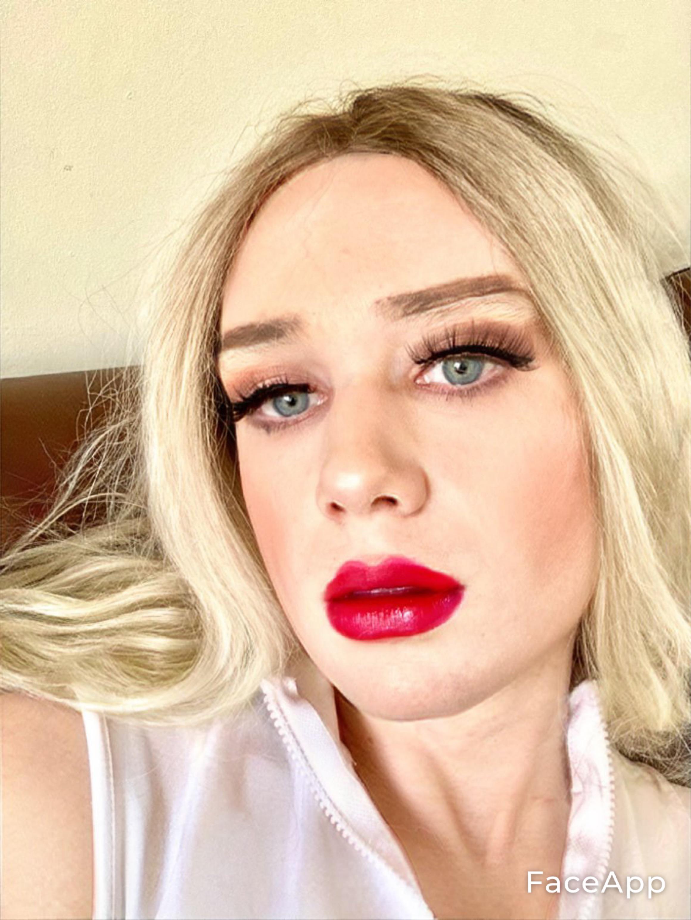 Dressing up😍💋 | Scrolller