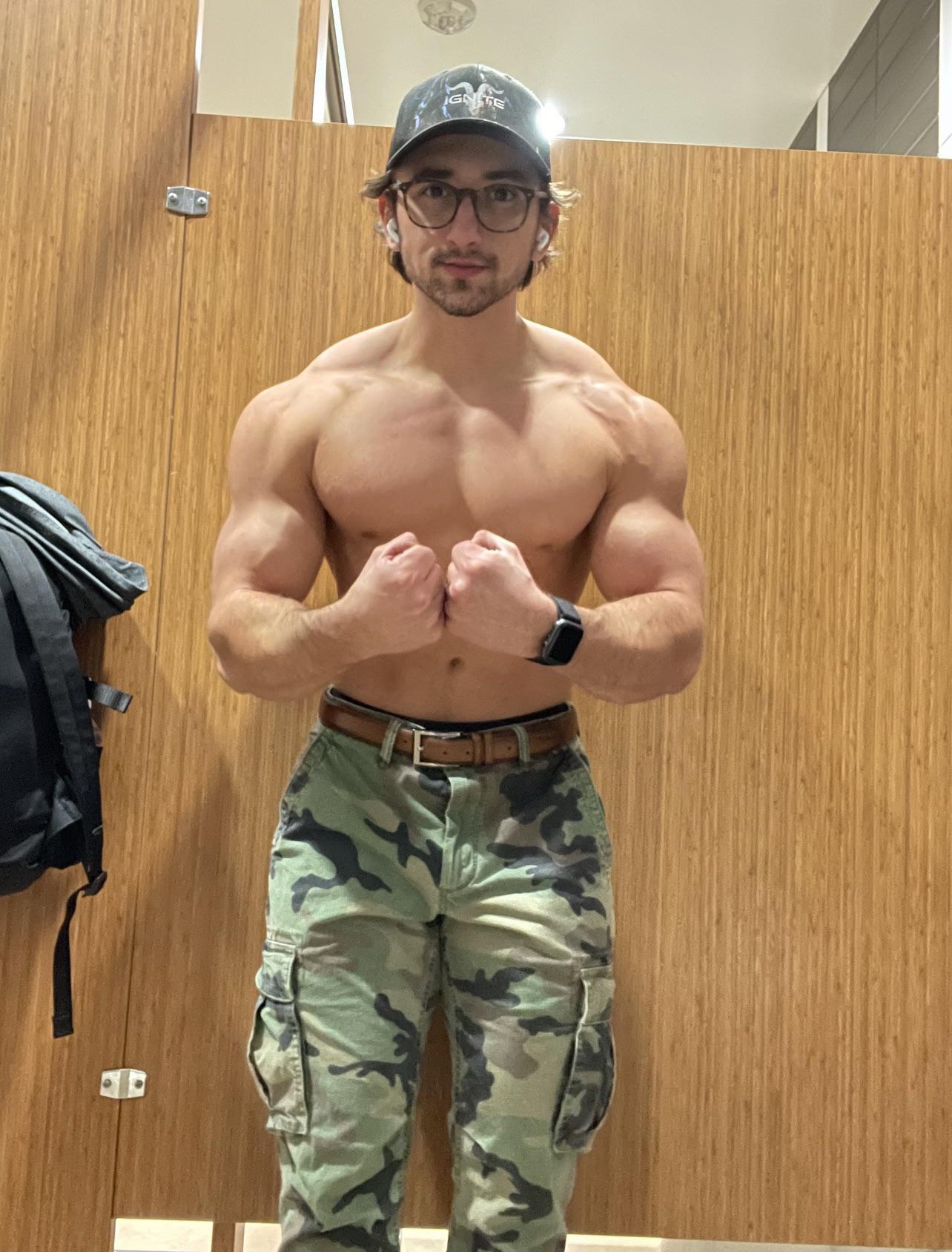 Drop to your knees and worship | Scrolller