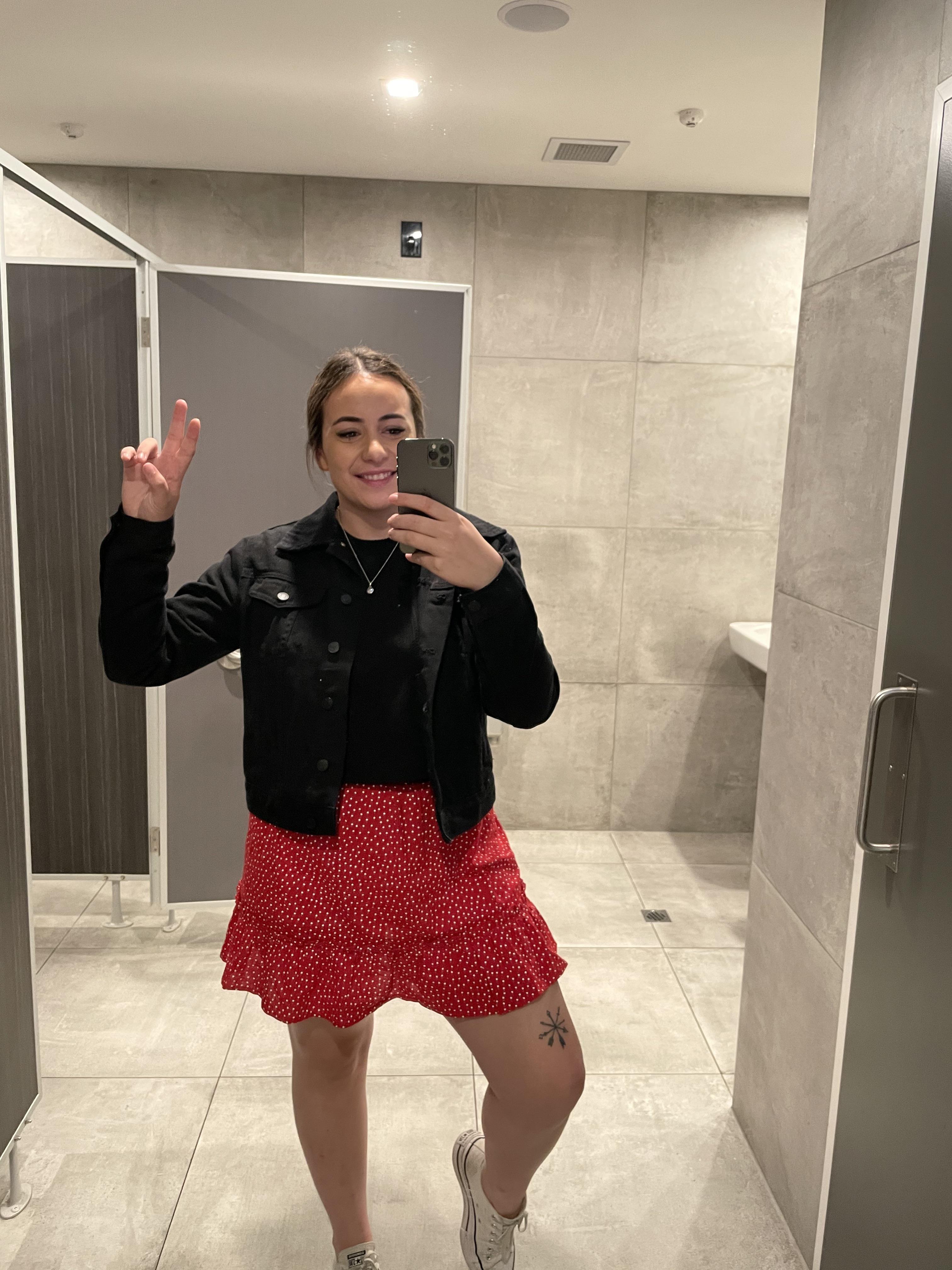 drunk pub selfies coz why not | Scrolller