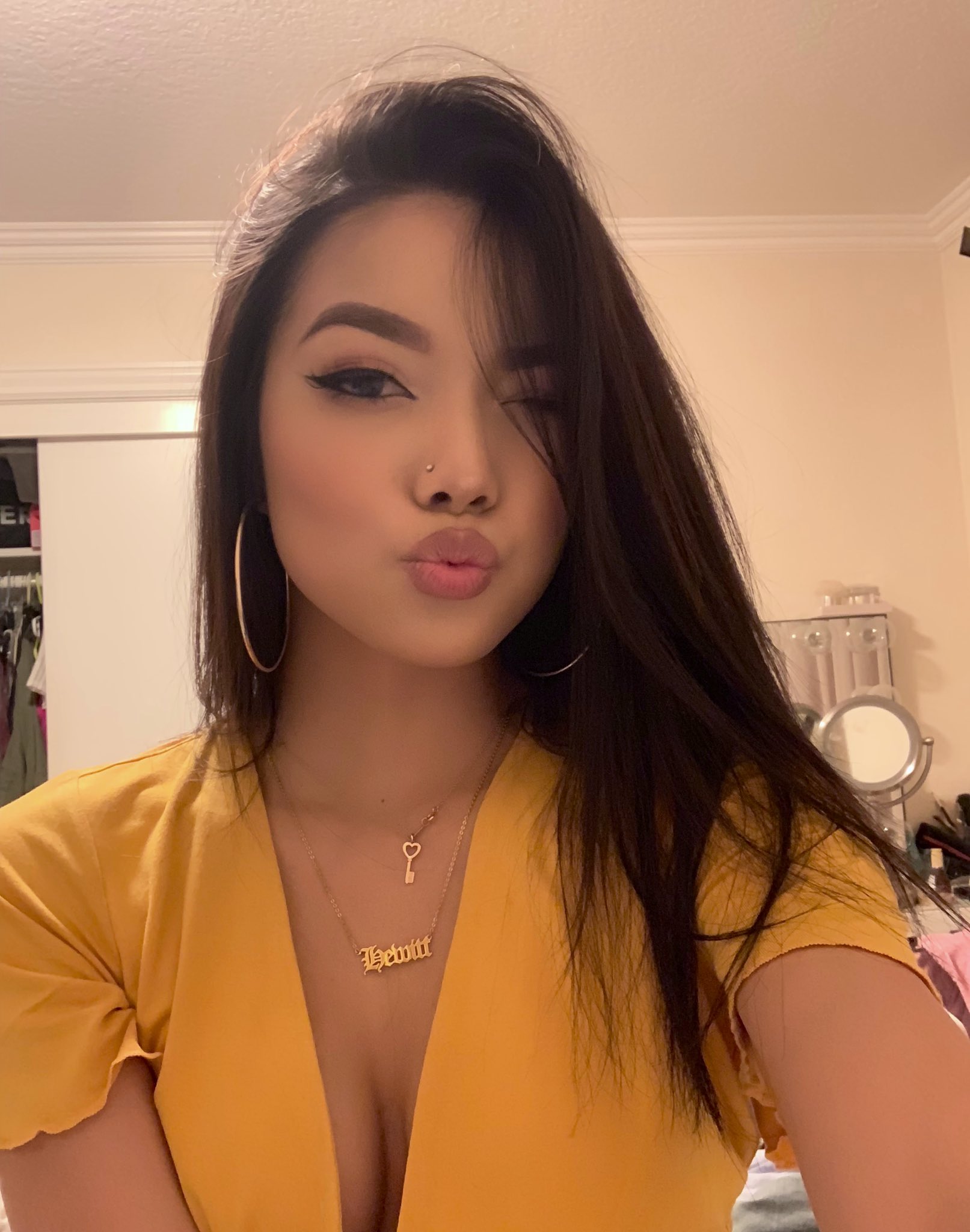 Duck face | Scrolller