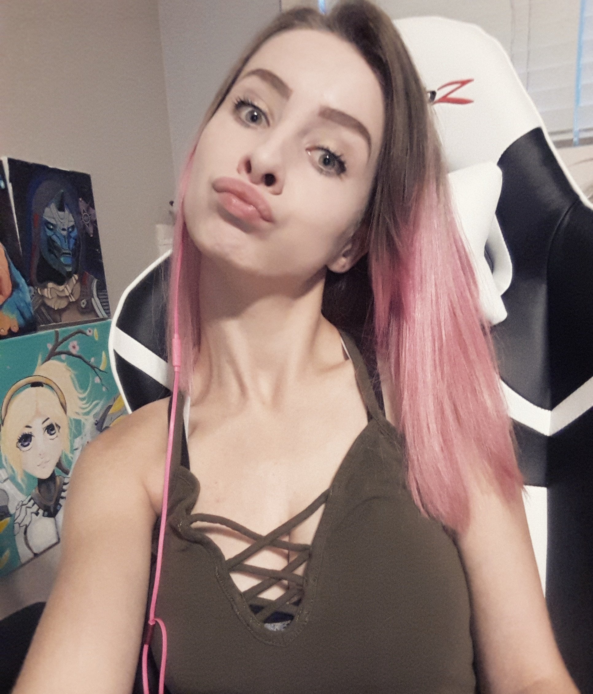 Duck Lips | Scrolller