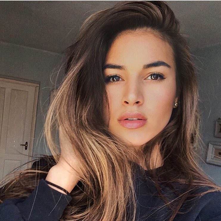 Dutch Filipina Scrolller