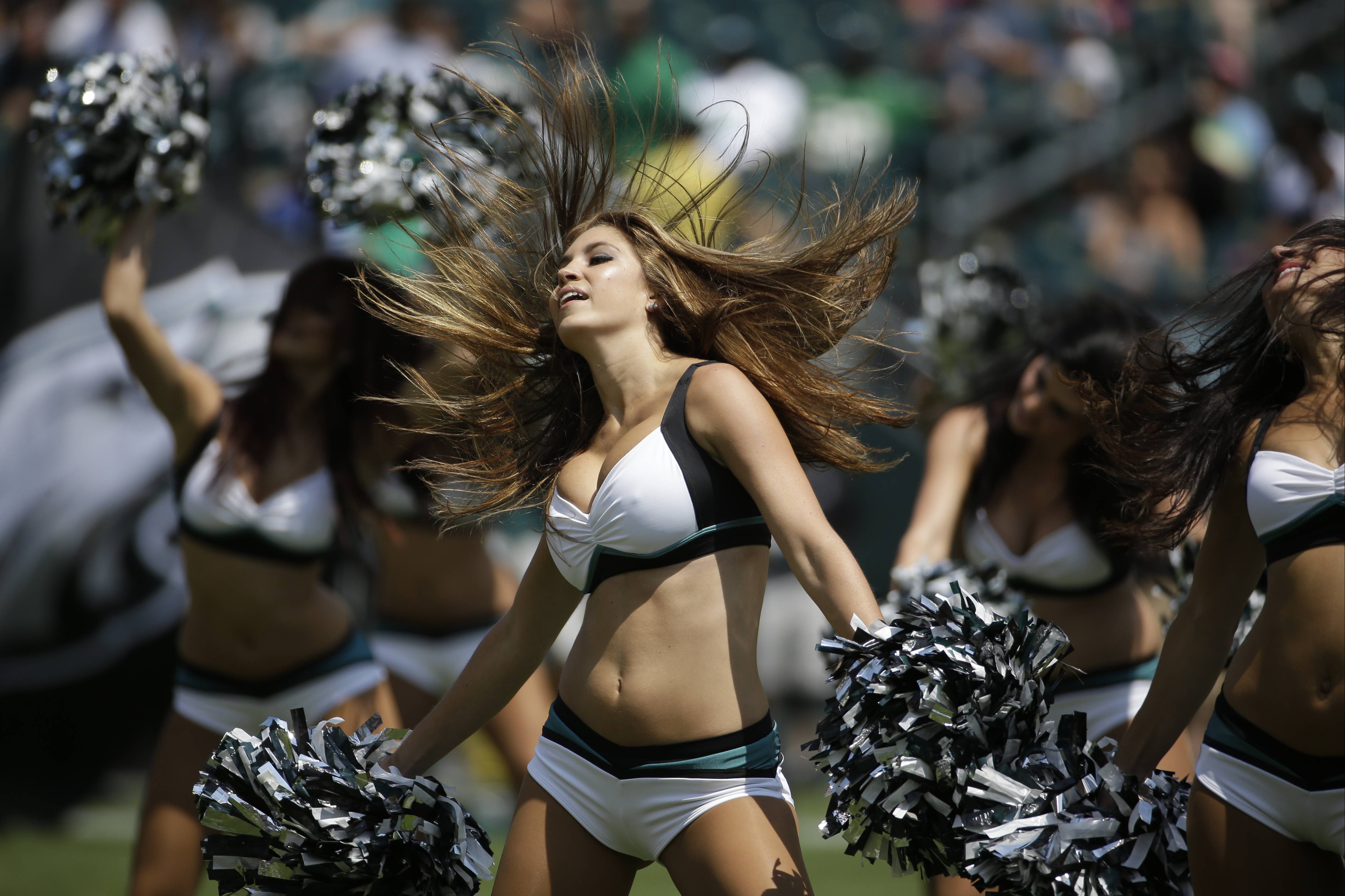 Eagles cheerleader | Scrolller