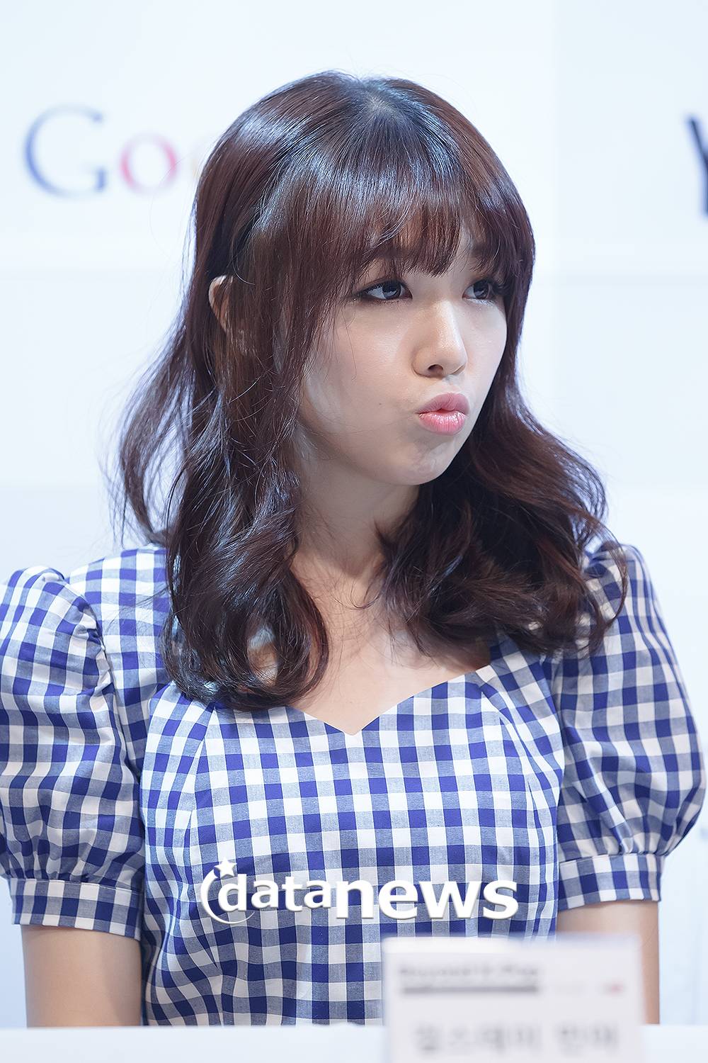 ear pokes through | Scrolller